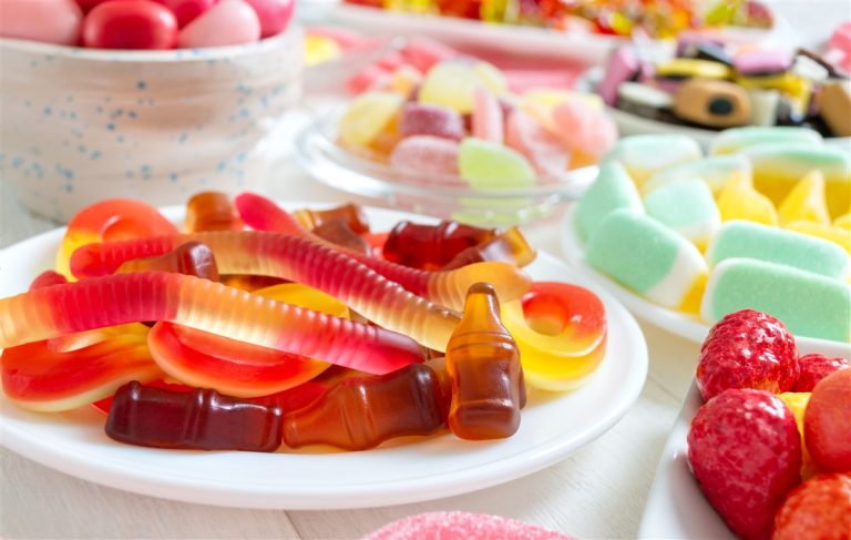 Les bonbons en forme de bouteille de Coca-Cola à partager